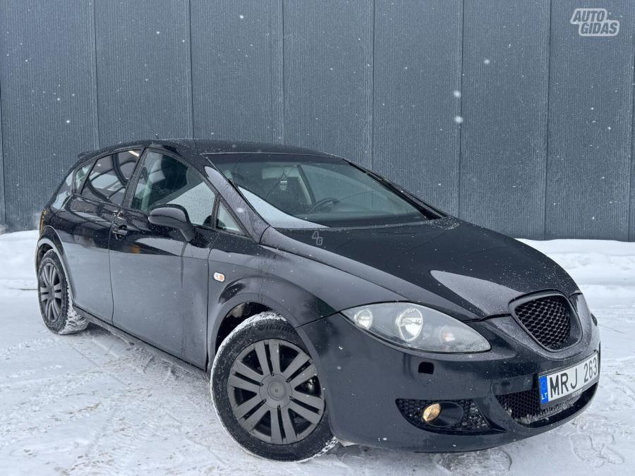 Black SEAT Leon 2007 in Panevezys, with an engine capacity of 2.00 L and mileage of 408 thousand km for 1750 €, photo 5 on AUTOMOTO.COM.LV