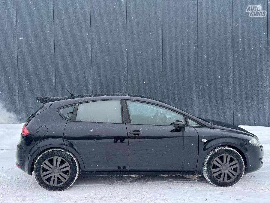 Black SEAT Leon 2007 in Panevezys, with an engine capacity of 2.00 L and mileage of 408 thousand km for 1750 €, photo 7 on AUTOMOTO.COM.LV