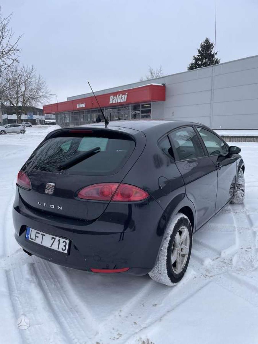 Black SEAT Leon 2007 in Alytus, with an engine capacity of 1.97 L and mileage of 390 thousand km for 1800 €, photo 7 on AUTOMOTO.COM.LV