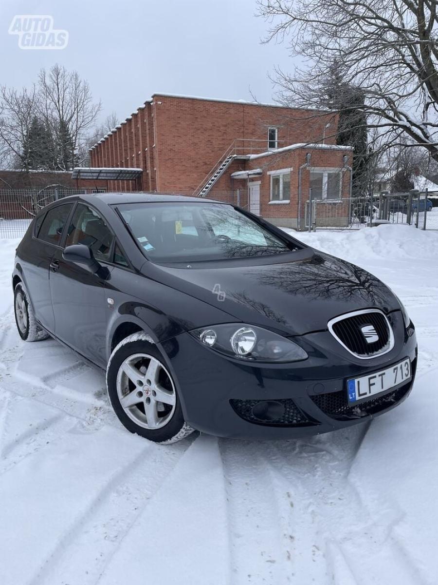 Black SEAT Leon 2007 in Alytus, with an engine capacity of 2.00 L and mileage of 390 thousand km for 1800 €, photo 1 on AUTOMOTO.COM.LV