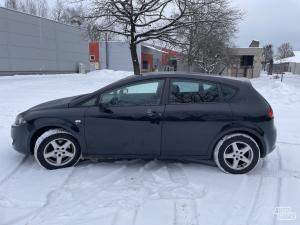 Black SEAT Leon 2007 in Alytus, with an engine capacity of 2.00 L and mileage of 390 thousand km for 1800 €, photo 4 on AUTOMOTO.COM.LV