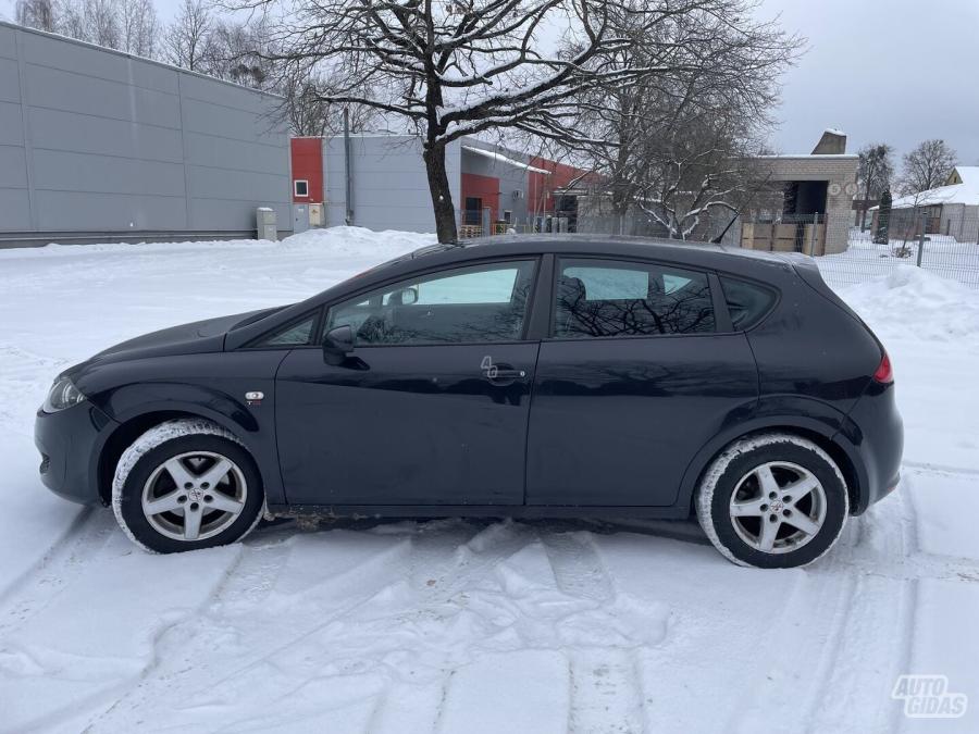 Black SEAT Leon 2007 in Alytus, with an engine capacity of 2.00 L and mileage of 390 thousand km for 1800 €, photo 4 on AUTOMOTO.COM.LV