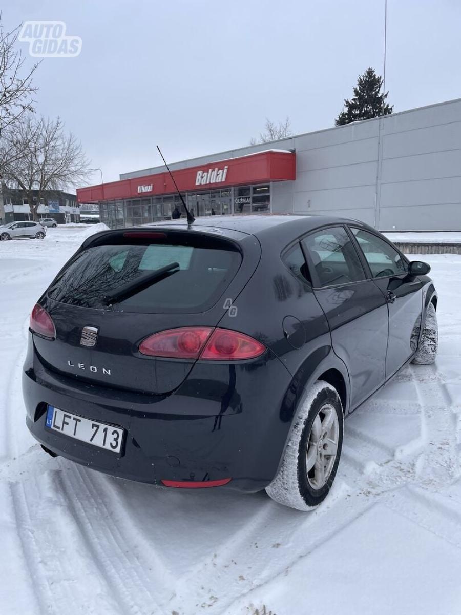 Black SEAT Leon 2007 in Alytus, with an engine capacity of 2.00 L and mileage of 390 thousand km for 1800 €, photo 7 on AUTOMOTO.COM.LV