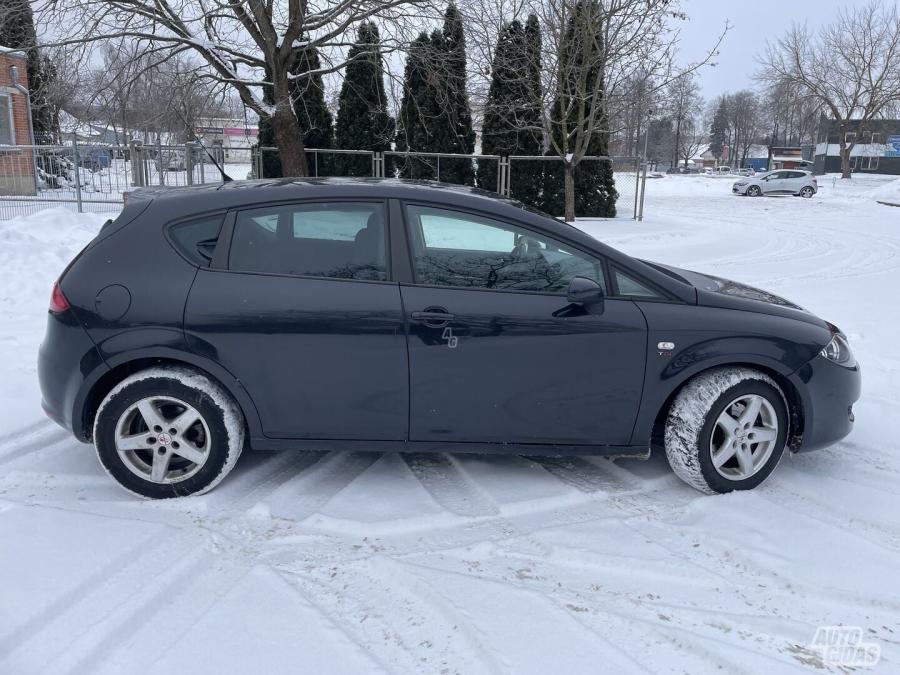 Black SEAT Leon 2007 in Alytus, with an engine capacity of 2.00 L and mileage of 390 thousand km for 1800 €, photo 8 on AUTOMOTO.COM.LV
