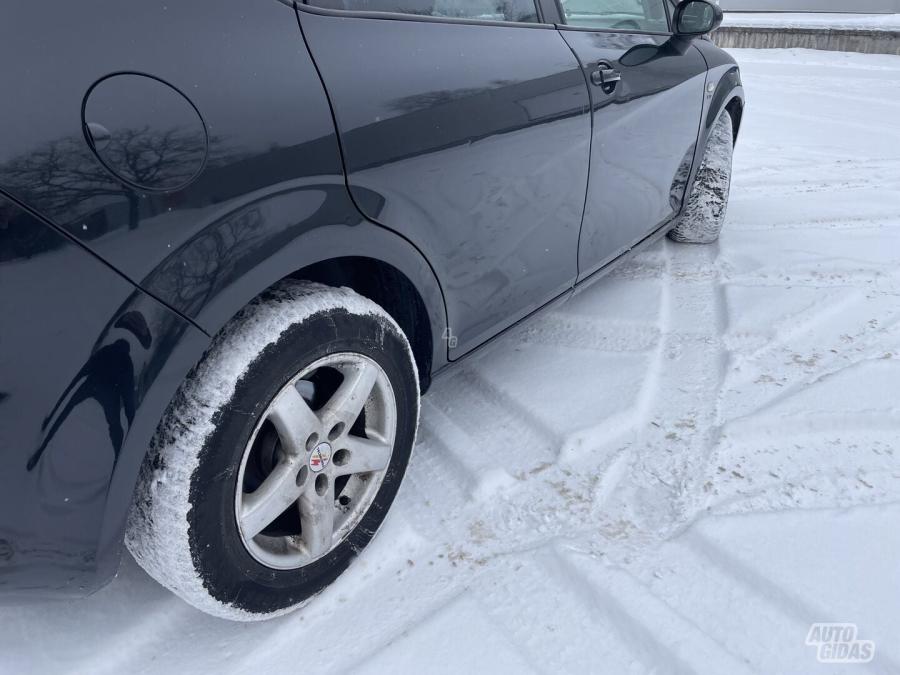 Black SEAT Leon 2007 in Alytus, with an engine capacity of 2.00 L and mileage of 390 thousand km for 1800 €, photo 11 on AUTOMOTO.COM.LV