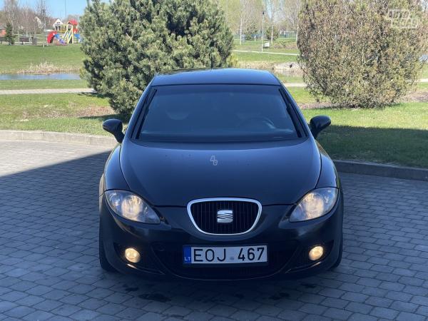 Black SEAT Leon 2007 in Silute, with an engine capacity of 2.00 L and mileage of 328 thousand km for 1350 €, photo 2 on AUTOMOTO.COM.LV