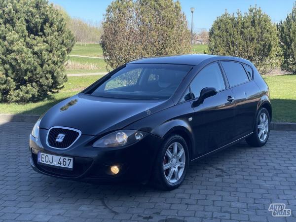 Black SEAT Leon 2007 in Silute, with an engine capacity of 2.00 L and mileage of 328 thousand km for 1350 €, photo 3 on AUTOMOTO.COM.LV