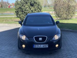 Black SEAT Leon 2007 in Silute, with an engine capacity of 2.00 L and mileage of 328 thousand km for 1350 €, photo 3 on AUTOMOTO.COM.LV