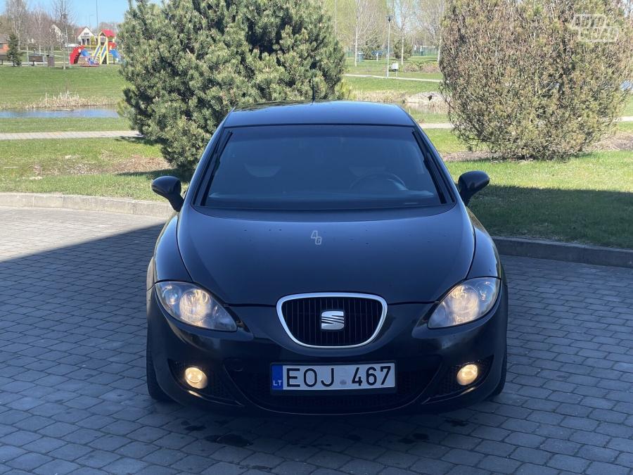 Black SEAT Leon 2007 in Silute, with an engine capacity of 2.00 L and mileage of 328 thousand km for 1350 €, photo 3 on AUTOMOTO.COM.LV