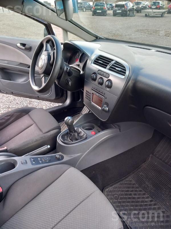 Melns SEAT Leon 2007 Cēsis, ar dzinēja tilpumu 1.60 L un nobraukumu 263 tūkst. km par 1650 €, foto 2 vietnē AUTOMOTO.COM.LV