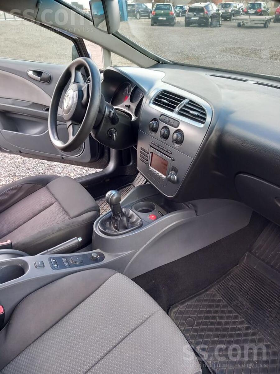 Black SEAT Leon 2007 in Cesis, with an engine capacity of 1.60 L and mileage of 263 thousand km for 1650 €, photo 3 on AUTOMOTO.COM.LV