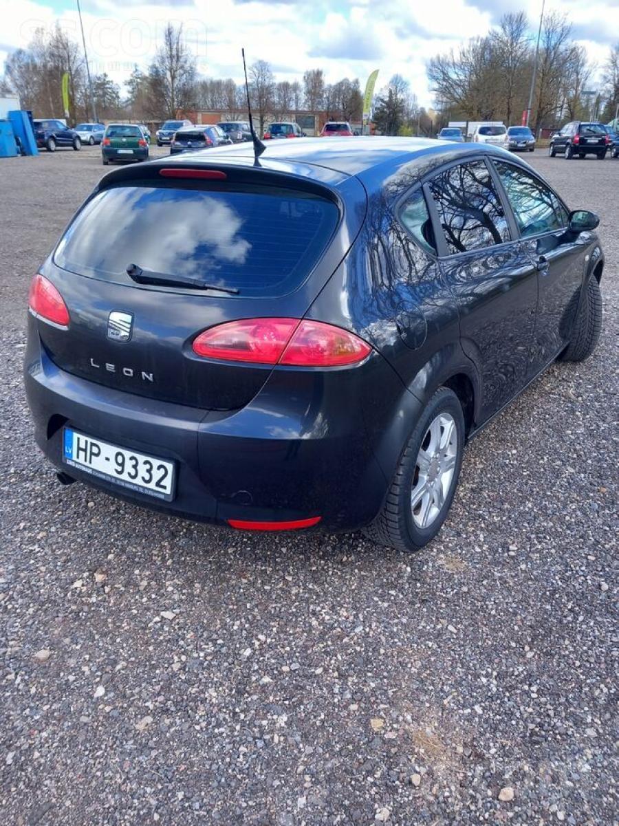 Black SEAT Leon 2007 in Cesis, with an engine capacity of 1.60 L and mileage of 263 thousand km for 1650 €, photo 5 on AUTOMOTO.COM.LV