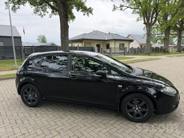 Black SEAT Leon 2007 in Valmiera, with an engine capacity of 1.90 L and mileage of 175 thousand km for 2690 €, photo 3 on AUTOMOTO.COM.LV