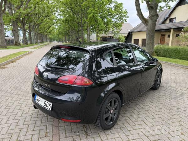 Black SEAT Leon 2007 in Valmiera, with an engine capacity of 1.90 L and mileage of 175 thousand km for 2690 €, photo 4 on AUTOMOTO.COM.LV