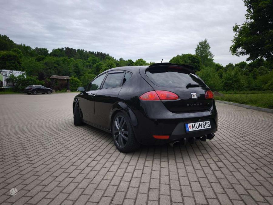 Black SEAT Leon 2007 in Vilnius, with an engine capacity of 1.98 L and mileage of 309 thousand km for 4100 €, photo 6 on AUTOMOTO.COM.LV