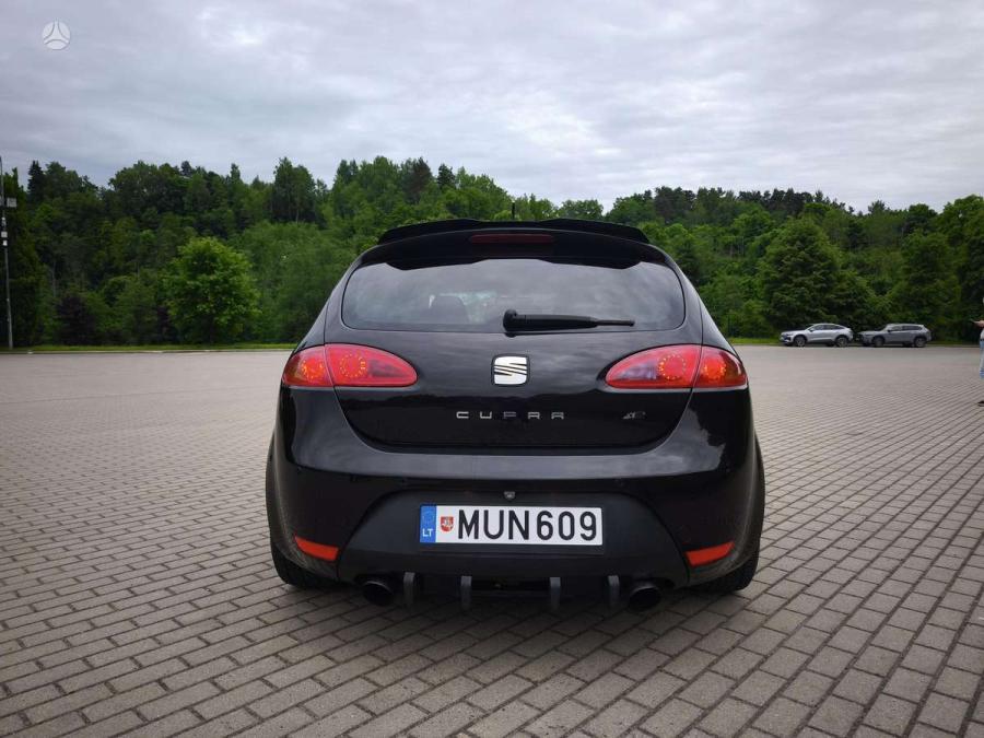 Black SEAT Leon 2007 in Vilnius, with an engine capacity of 1.98 L and mileage of 309 thousand km for 4100 €, photo 7 on AUTOMOTO.COM.LV