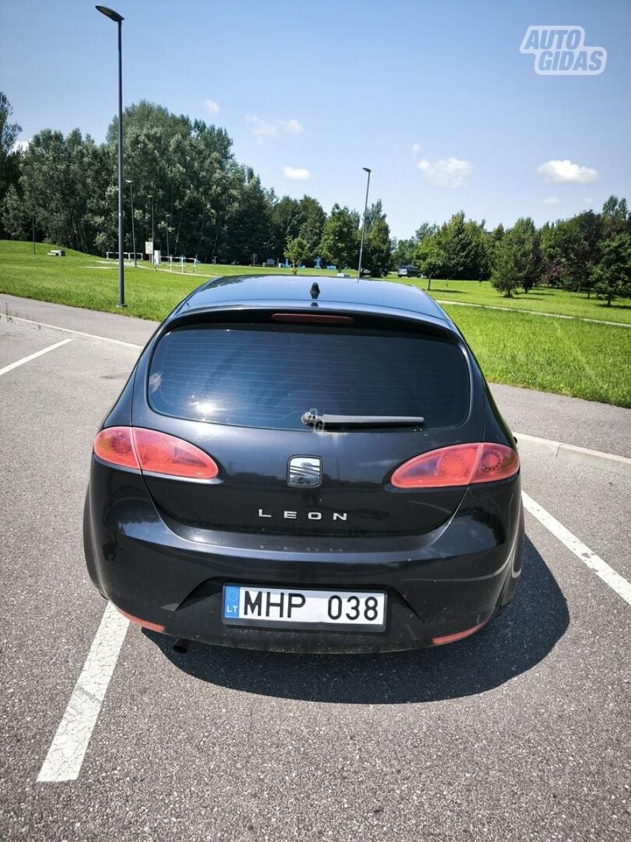 Melns SEAT Leon 2007 Panevēža, ar dzinēja tilpumu 1.60 L un nobraukumu 205 tūkst. km par 1200 €, foto 4 vietnē AUTOMOTO.COM.LV