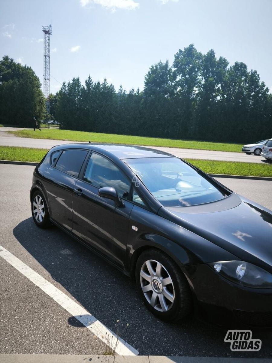Melns SEAT Leon 2007 Panevēža, ar dzinēja tilpumu 1.60 L un nobraukumu 205 tūkst. km par 1200 €, foto 5 vietnē AUTOMOTO.COM.LV