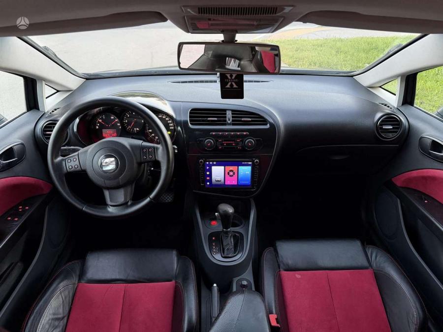 Black SEAT Leon 2007 in Kaunas, with an engine capacity of 1.97 L and mileage of 378 thousand km for 3500 €, photo 7 on AUTOMOTO.COM.LV