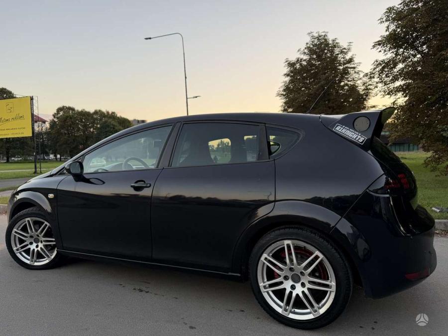 Black SEAT Leon 2007 in Kaunas, with an engine capacity of 1.97 L and mileage of 378 thousand km for 3500 €, photo 18 on AUTOMOTO.COM.LV