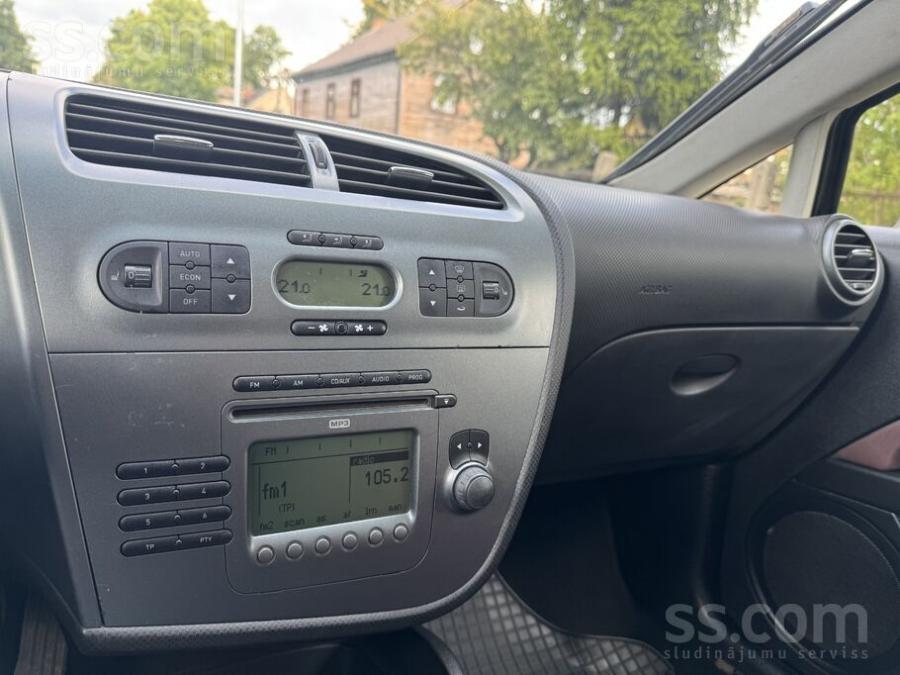 Melns SEAT Leon 2007 Jelgava, ar dzinēja tilpumu 1.90 L un nobraukumu 367 tūkst. km par 1150 €, foto 11 vietnē AUTOMOTO.COM.LV