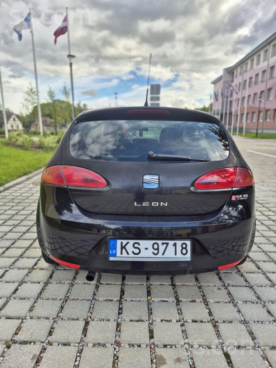 Black SEAT Leon 2007 in Dobele, with an engine capacity of 1.60 L and mileage of 238 thousand km for 1550 €, photo 4 on AUTOMOTO.COM.LV