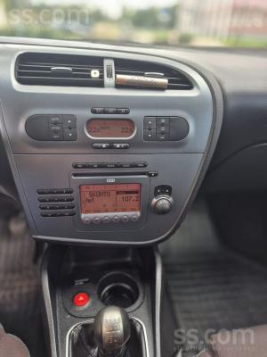 Black SEAT Leon 2007 in Dobele, with an engine capacity of 1.60 L and mileage of 238 thousand km for 1550 €, photo 5 on AUTOMOTO.COM.LV