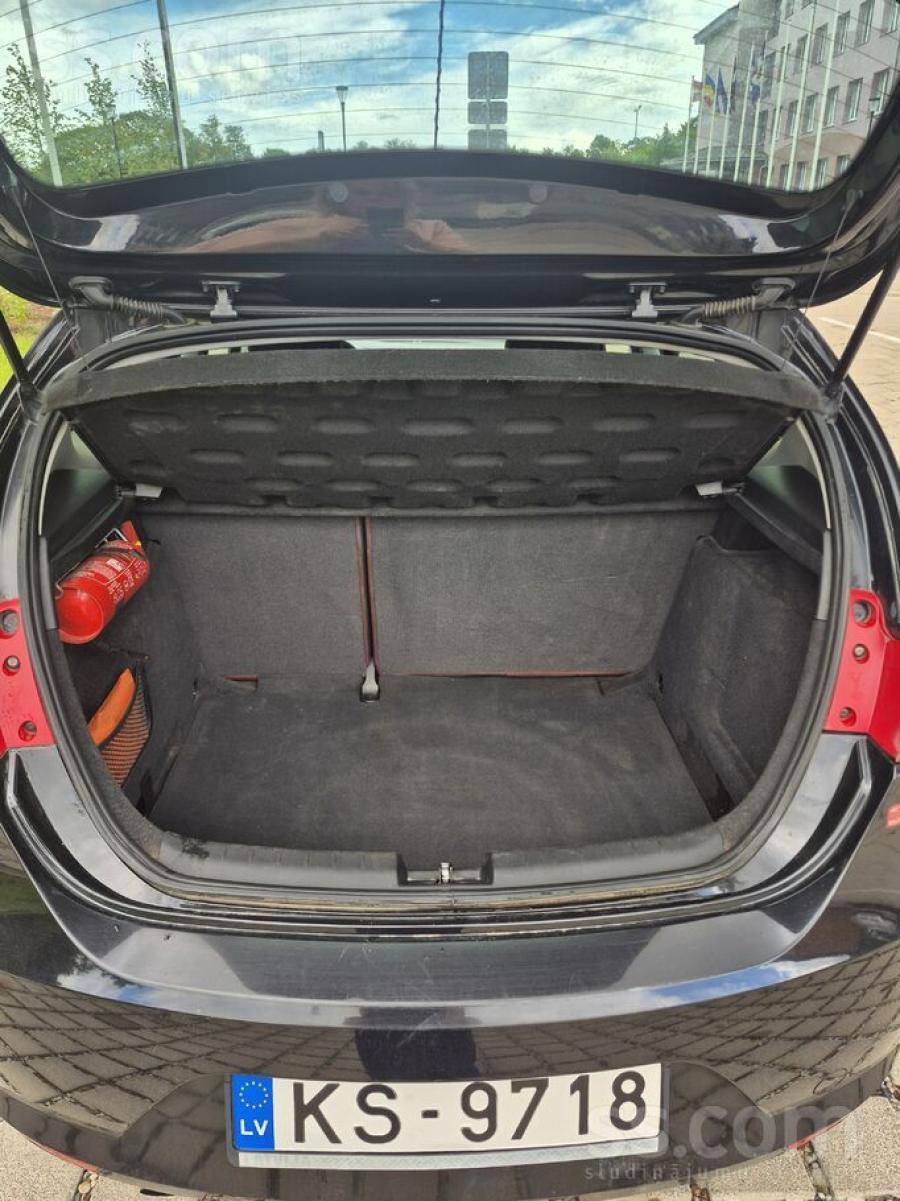 Black SEAT Leon 2007 in Dobele, with an engine capacity of 1.60 L and mileage of 238 thousand km for 1550 €, photo 7 on AUTOMOTO.COM.LV