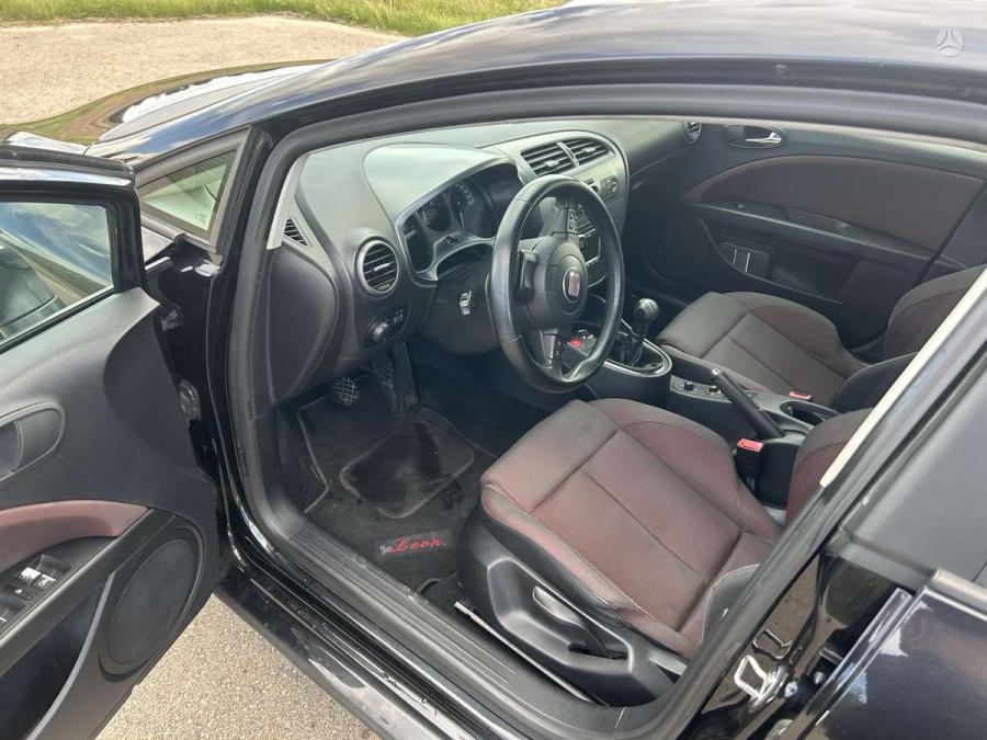 Melns SEAT Leon 2007 Kauņa, ar dzinēja tilpumu 1.96 L un nobraukumu 277 tūkst. km par 1350 €, foto 17 vietnē AUTOMOTO.COM.LV