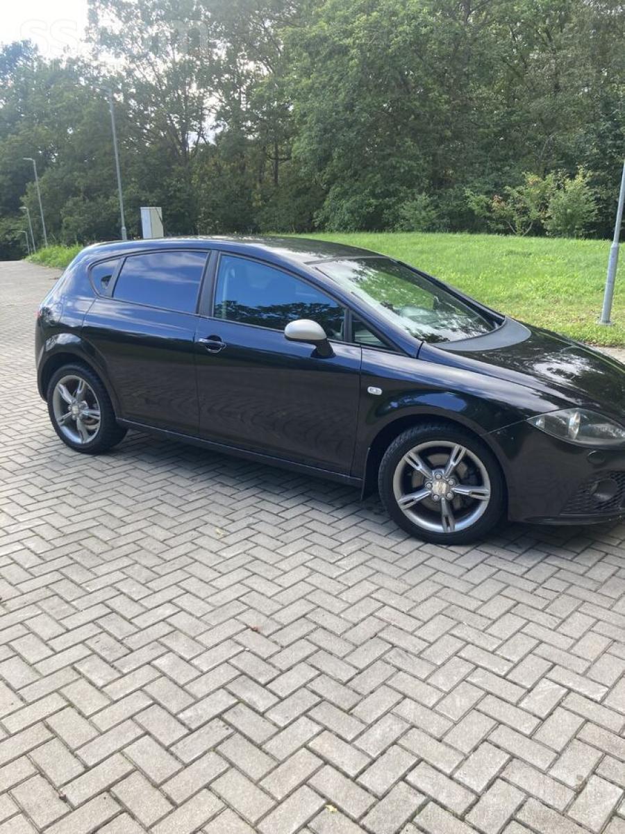 Black SEAT Leon 2007 in Talsi, with an engine capacity of 1.90 L and mileage of 368 thousand km for 1499 €, photo 3 on AUTOMOTO.COM.LV