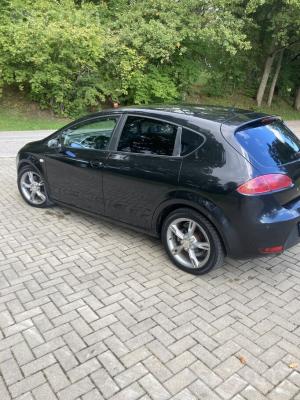 Black SEAT Leon 2007 in Talsi, with an engine capacity of 1.90 L and mileage of 368 thousand km for 1499 €, photo 7 on AUTOMOTO.COM.LV