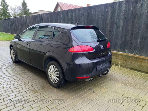 Black SEAT Leon 2008 in Tallinn, with an engine capacity of 2.00 L and mileage of 269 thousand km for 2890 €, photo 6 on AUTOMOTO.COM.LV