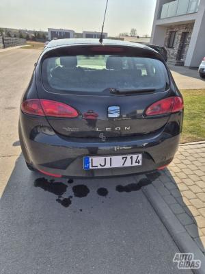 Black SEAT Leon 2008 in Kaunas, with an engine capacity of 1.90 L and mileage of 216 thousand km for 2300 €, photo 5 on AUTOMOTO.COM.LV