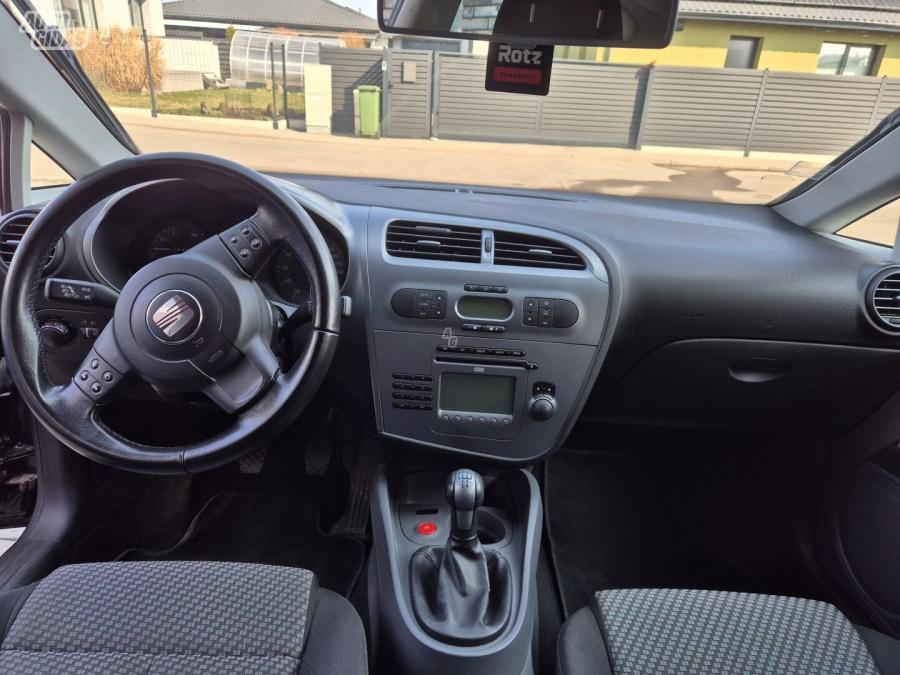 Black SEAT Leon 2008 in Kaunas, with an engine capacity of 1.90 L and mileage of 216 thousand km for 2300 €, photo 7 on AUTOMOTO.COM.LV