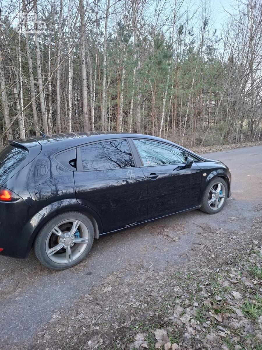 Black SEAT Leon 2008 in Klaipeda, with an engine capacity of 2.00 L and mileage of 258 thousand km for 2800 €, photo 5 on AUTOMOTO.COM.LV