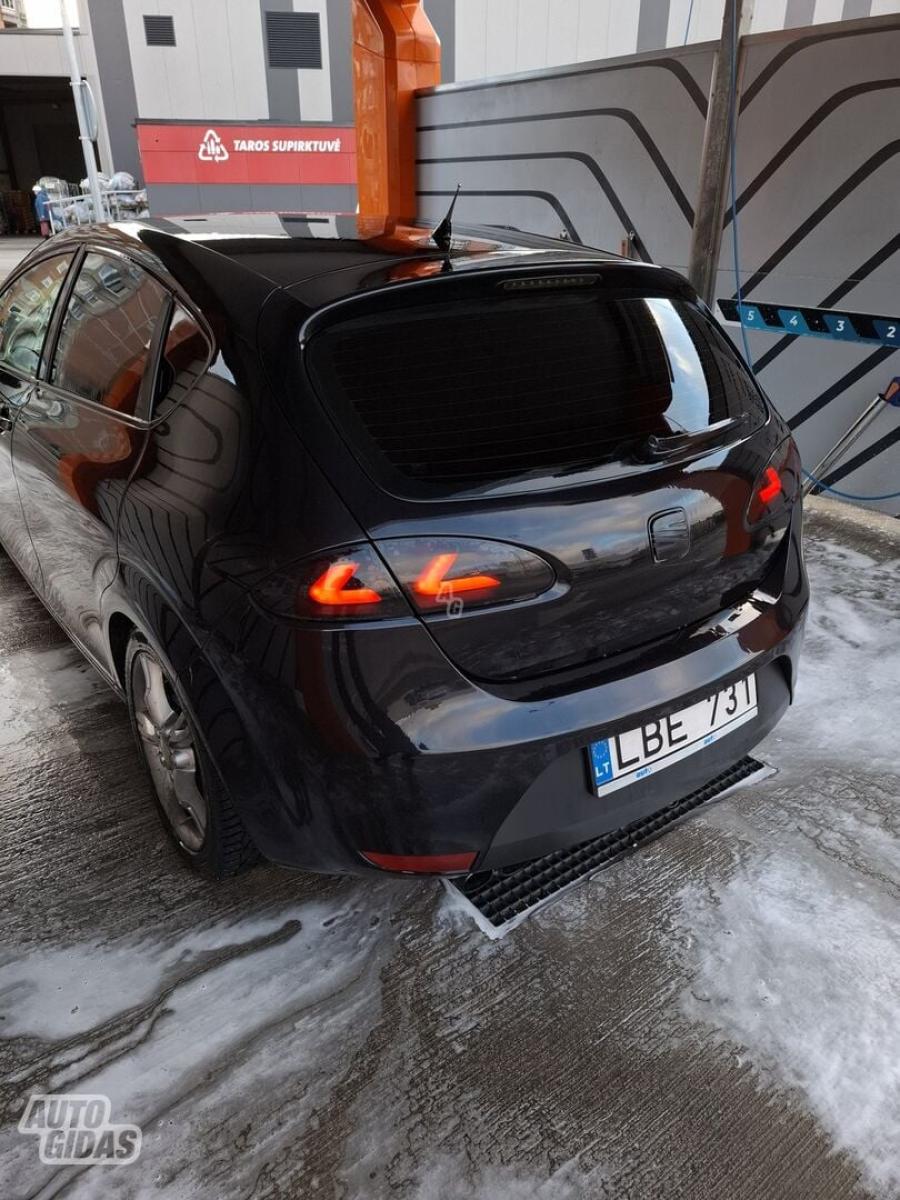Black SEAT Leon 2008 in Klaipeda, with an engine capacity of 2.00 L and mileage of 258 thousand km for 2800 €, photo 7 on AUTOMOTO.COM.LV