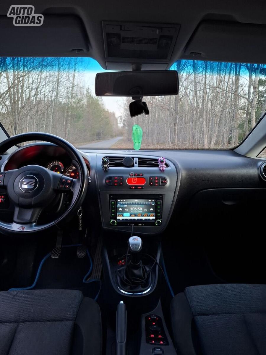 Black SEAT Leon 2008 in Klaipeda, with an engine capacity of 2.00 L and mileage of 258 thousand km for 2800 €, photo 13 on AUTOMOTO.COM.LV
