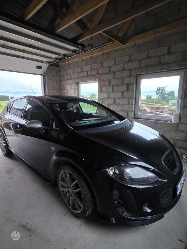 Melns SEAT Leon 2008 Utena, ar dzinēja tilpumu 1.97 L un nobraukumu 286 tūkst. km par 3100 €, foto 1 vietnē AUTOMOTO.COM.LV