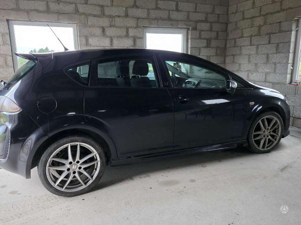 Melns SEAT Leon 2008 Utena, ar dzinēja tilpumu 1.97 L un nobraukumu 286 tūkst. km par 3100 €, foto 3 vietnē AUTOMOTO.COM.LV
