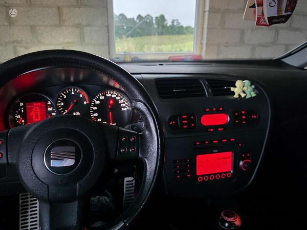 Melns SEAT Leon 2008 Utena, ar dzinēja tilpumu 1.97 L un nobraukumu 286 tūkst. km par 3100 €, foto 6 vietnē AUTOMOTO.COM.LV