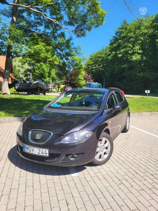 Black SEAT Leon 2008 in Klaipeda, with an engine capacity of 1.90 L and mileage of 319 thousand km for 2300 €, photo 2 on AUTOMOTO.COM.LV