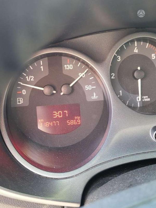 Black SEAT Leon 2008 in Klaipeda, with an engine capacity of 1.90 L and mileage of 319 thousand km for 2300 €, photo 9 on AUTOMOTO.COM.LV