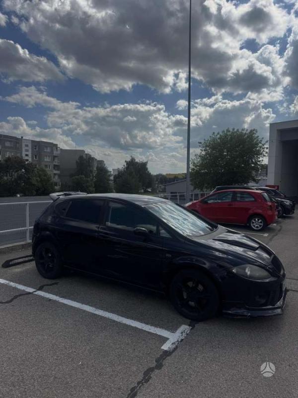 Black SEAT Leon 2008 in Vilnius, with an engine capacity of 1.97 L and mileage of 248 thousand km for 2100 €, photo 3 on AUTOMOTO.COM.LV