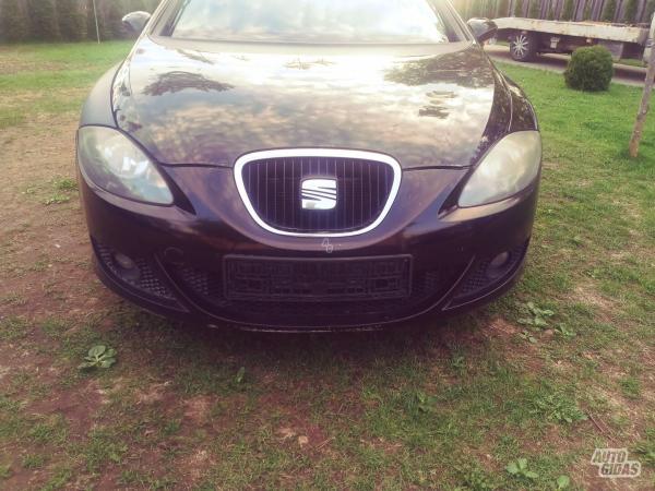 Black SEAT Leon 2008 in Druskininkai, with an engine capacity of 1.90 L and mileage of 303 thousand km for 420 €, photo 1 on AUTOMOTO.COM.LV