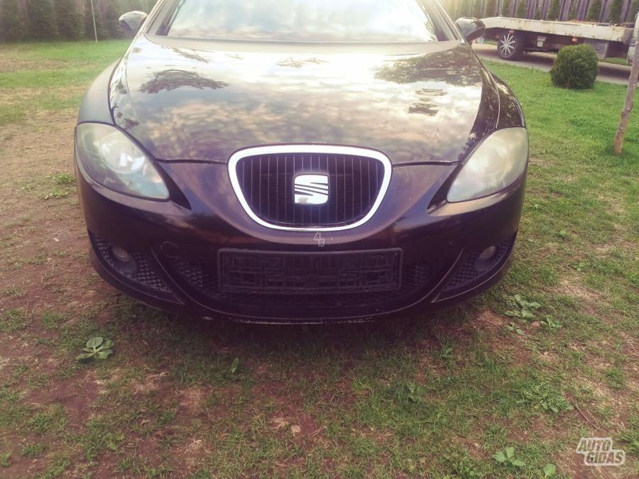 Black SEAT Leon 2008 in Druskininkai, with an engine capacity of 1.90 L and mileage of 303 thousand km for 420 €, photo 1 on AUTOMOTO.COM.LV