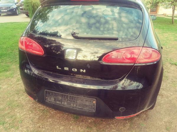 Black SEAT Leon 2008 in Druskininkai, with an engine capacity of 1.90 L and mileage of 303 thousand km for 420 €, photo 3 on AUTOMOTO.COM.LV