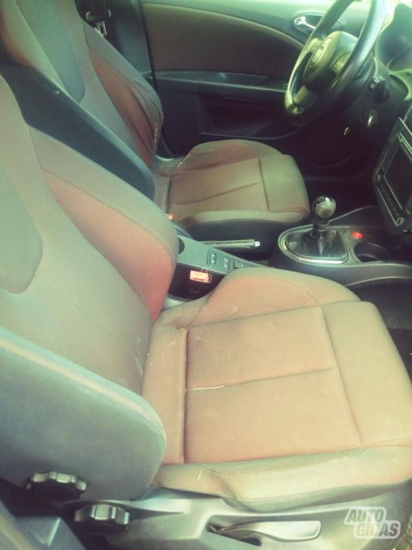 Black SEAT Leon 2008 in Druskininkai, with an engine capacity of 1.90 L and mileage of 303 thousand km for 420 €, photo 4 on AUTOMOTO.COM.LV