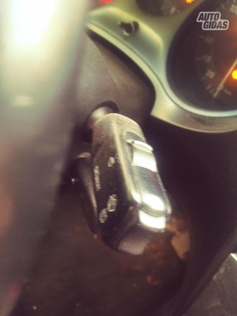 Black SEAT Leon 2008 in Druskininkai, with an engine capacity of 1.90 L and mileage of 303 thousand km for 420 €, photo 6 on AUTOMOTO.COM.LV