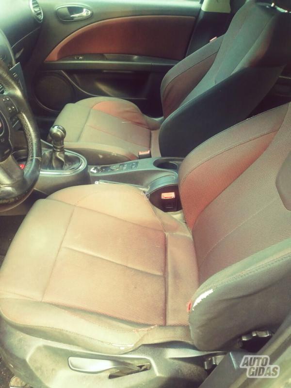 Black SEAT Leon 2008 in Druskininkai, with an engine capacity of 1.90 L and mileage of 303 thousand km for 420 €, photo 7 on AUTOMOTO.COM.LV