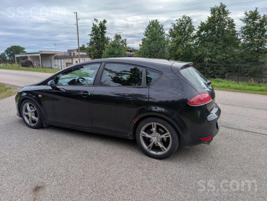 Black SEAT Leon 2008 in Riga, with an engine capacity of 2.00 L and mileage of 212 thousand km for 1950 €, photo 4 on AUTOMOTO.COM.LV